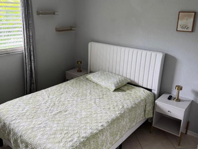 Room for Rent/looking for Roommate