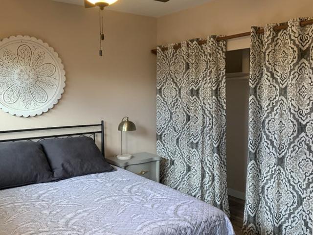 Room for rent/shared bathroom with one other