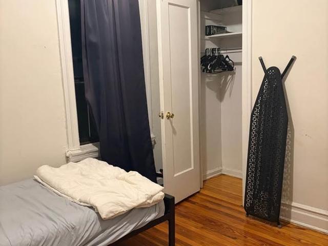 Room for Sublease — Astoria, NYC — $910/mo utilit