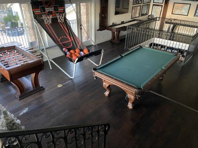Room in Mansion with tennis court, gym, two pools