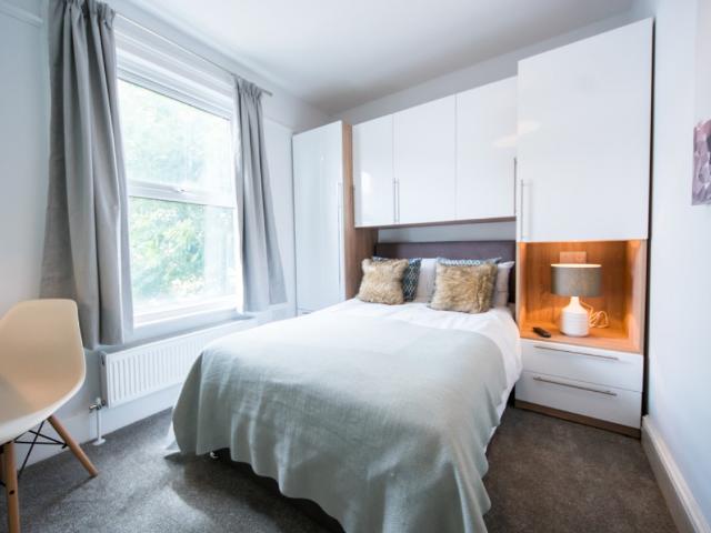 room in Mason Street, Reading