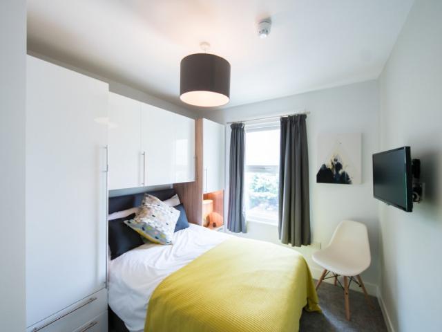 room in Mason Street, Reading
