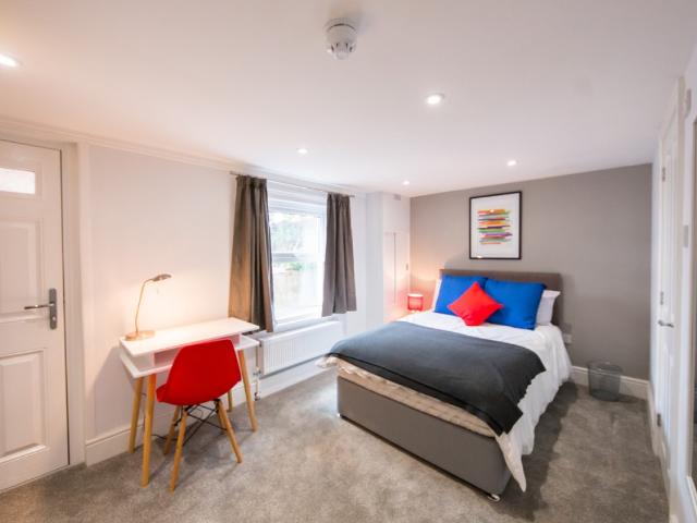 room in Mason Street, Reading