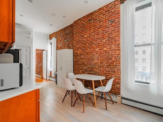 Room in Midtown East on a flexible lease