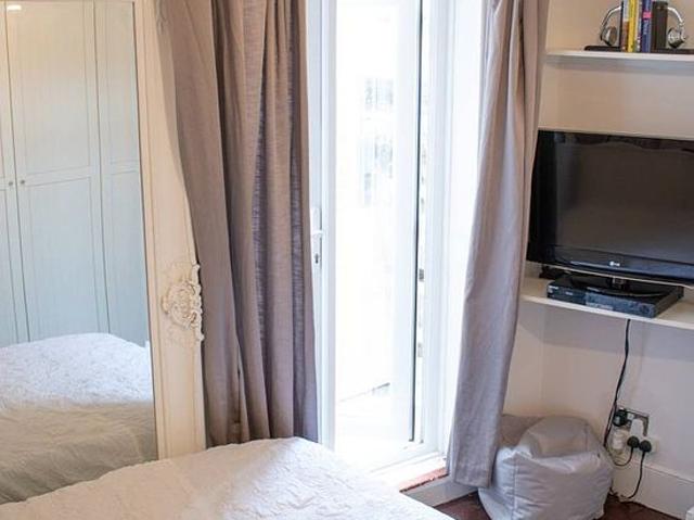 Room in Mitcham