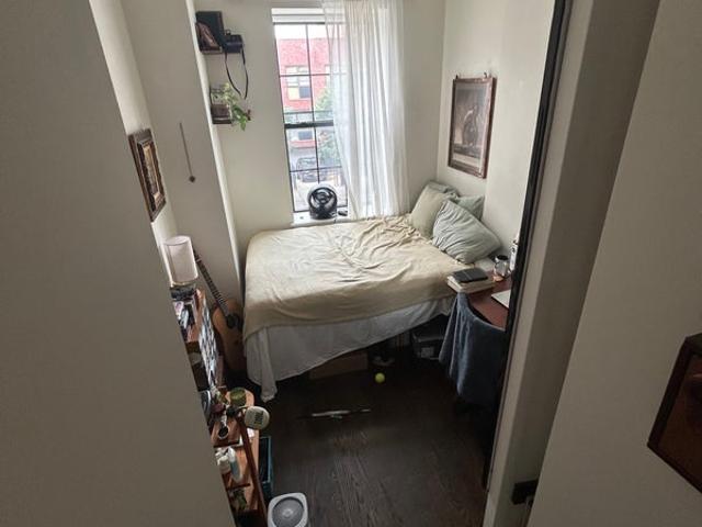 Room in modern building available in Bed Stuy