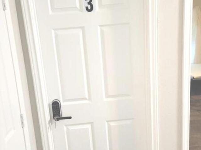ROOM in MODERN, COZY BRAND NEW Dallas 2 BATH HOME |Near Shops & Highways & BUS & TRAIN STOPS