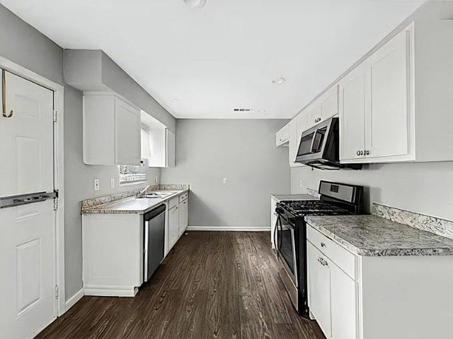 ROOM in MODERN, COZY BRANDNEW Dallas 2 BATH HOME |