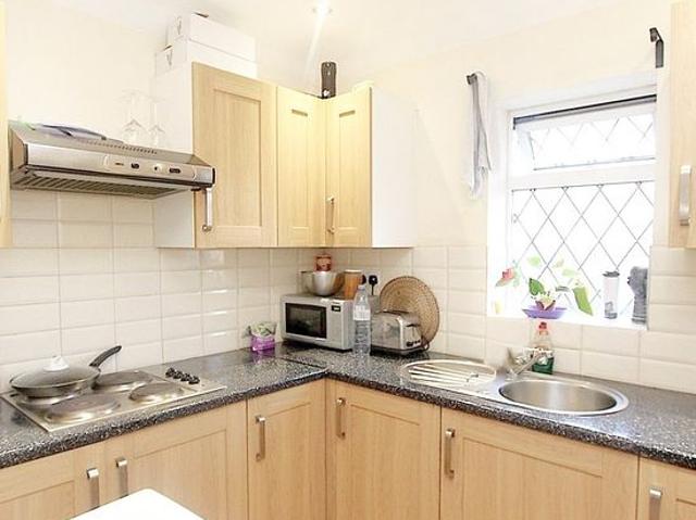 Room in Morden