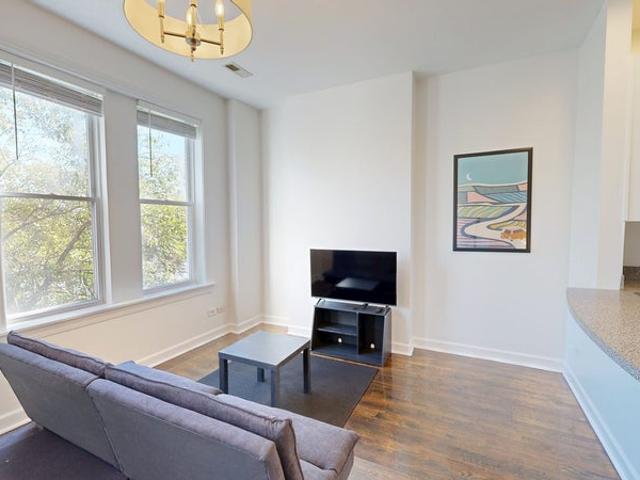 Room in Near West Side on a flexible lease