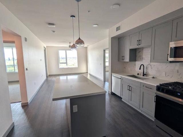 Room in new apartment Riverpark