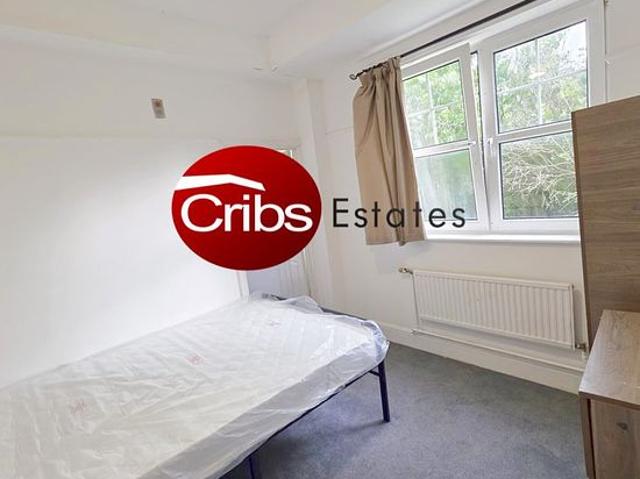 Room in New Malden