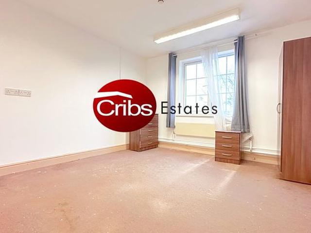 Room in New Malden