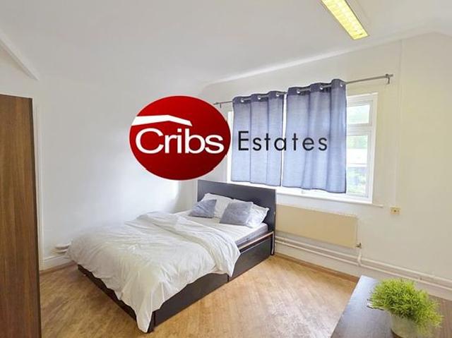 Room in New Malden