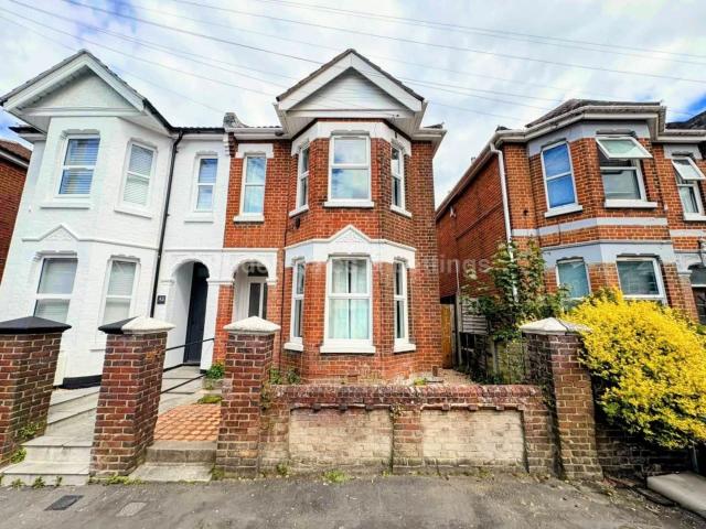 room in Newcombe Road, Southampton
