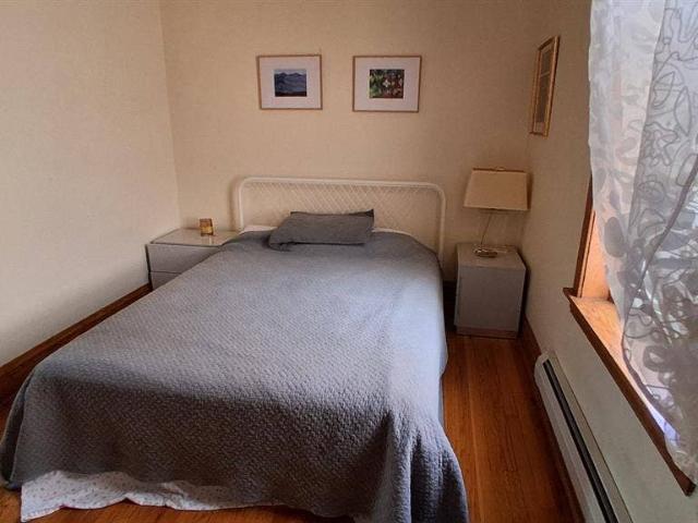 Room in North Center