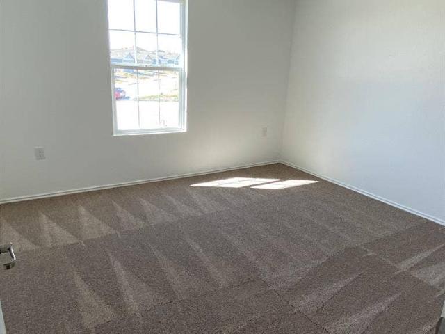 Room in Northeast Side w/ Utilities