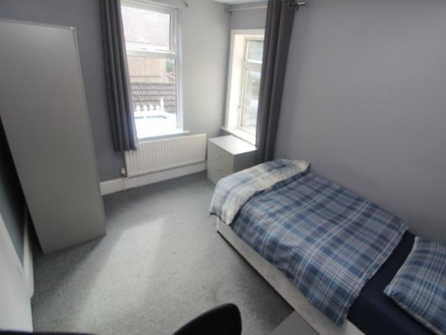 room in Northumberland Avenue, Room 5, Reading, RG2