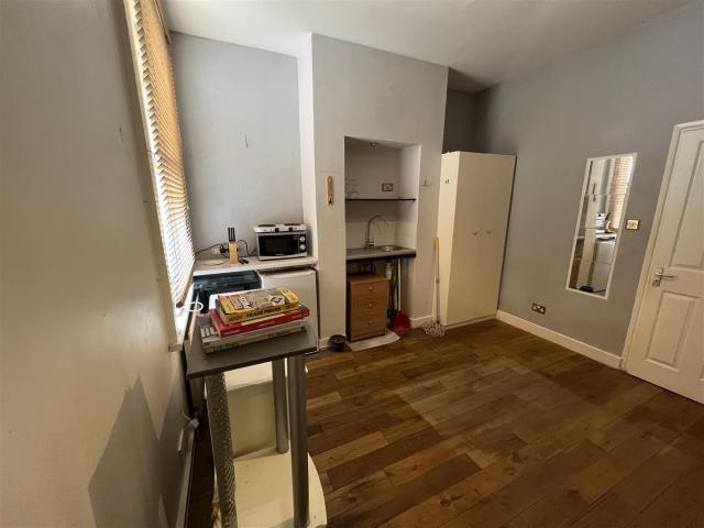 room in Nova Road, Croydon