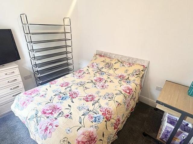 Room in Oldbury