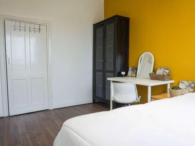 Room in a 3 bed flatshare in Bayswater, London
