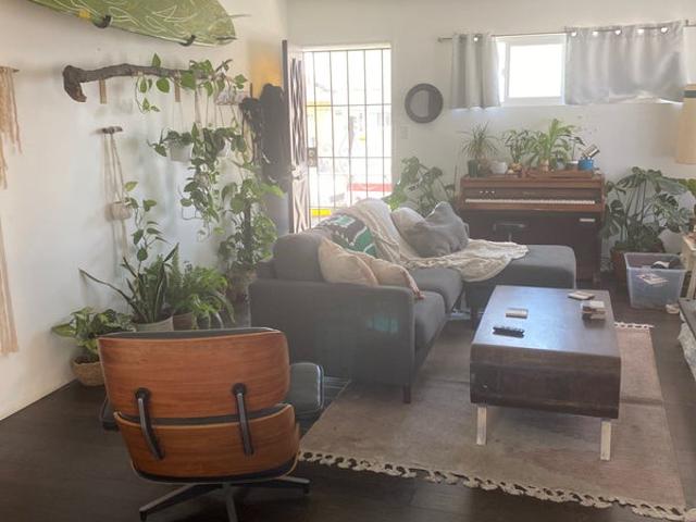 Room in a 3 br home in Redondo Beach