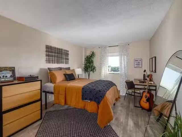 Room in a 2 Bedroom 1 Bathroom Sugarland
