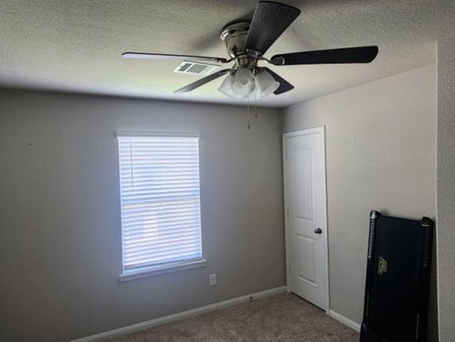 Room in a 2 story house near Lake Conroe