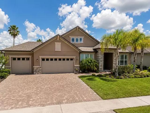 Room in a 4 bed 3 bath house for 825/mo + Utilities/wifi