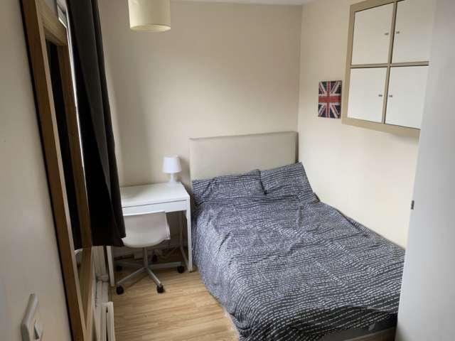 Room in a 4 bed flatshare in Mile End