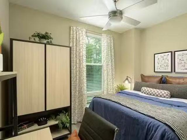 Room in a 4 Bedroom 4 Bathroom D18
