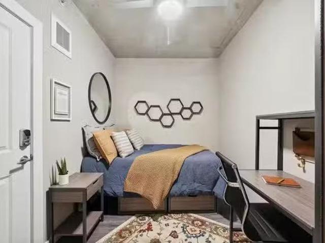 Room in a 5 Bed 3 Bath E1 5x3