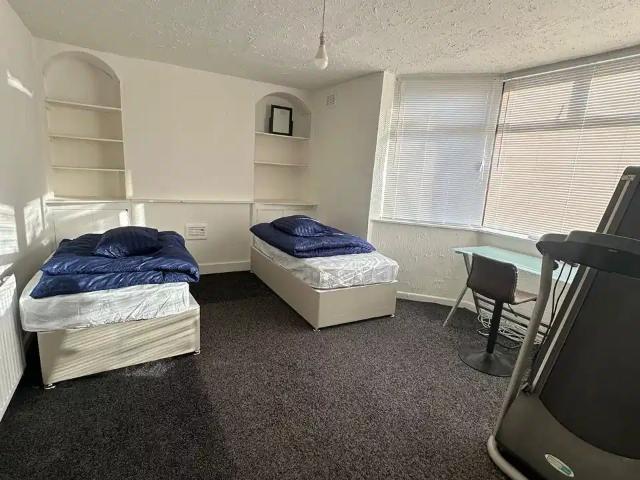 Room in a 5 Bedroom Apartment, MacGregor Rd, London E16 3LL