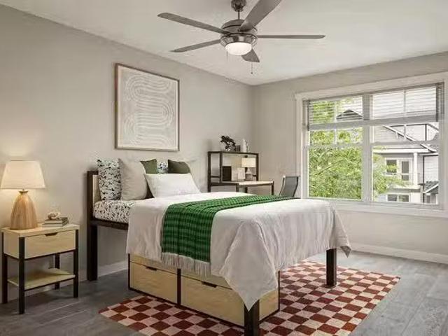 Room in a 5 Bedroom 5.5 Bathroom Talmadge