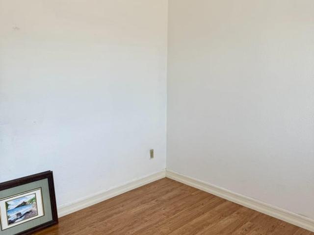 Room in a friendly Mira Mesa Neighborhood