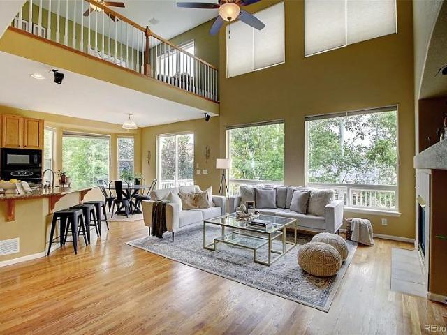 Room in a large shared homegreat neighborhoodfrie