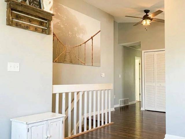 Room in a large shared homegreat neighborhoodfrie