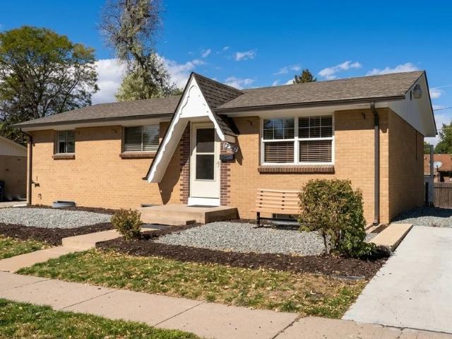 Room in a large shared homegreat neighborhoodfrie