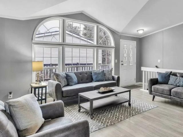 Room in a large shared homegreat neighborhoodfrien
