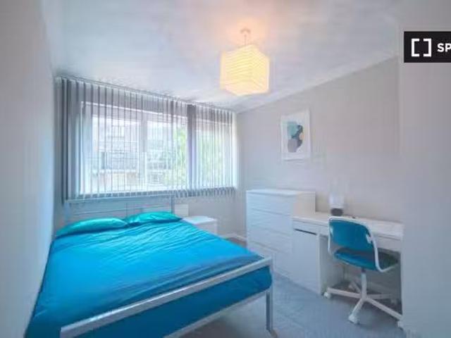 Room in a shared apartment for rent in Millwall, London