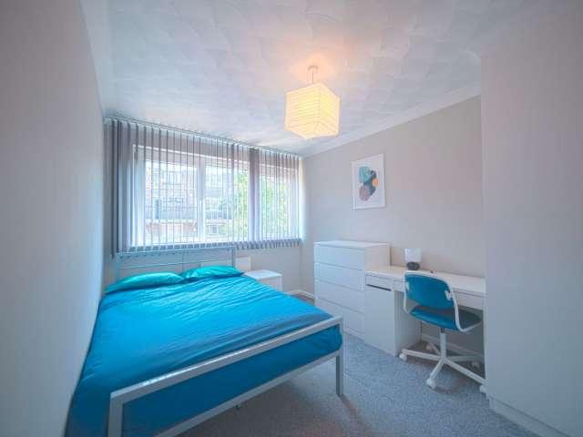 Room in a shared apartment for rent in Millwall, London