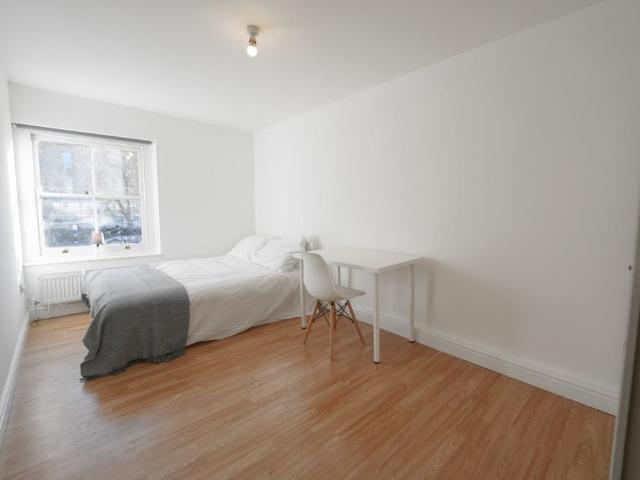 Room in a Shared Flat, Court St, E1