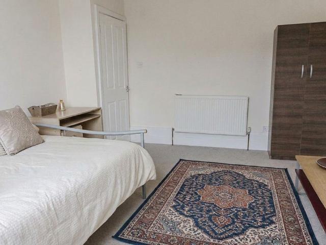 Room in a Shared Flat, Coldharbour Lane, SW9