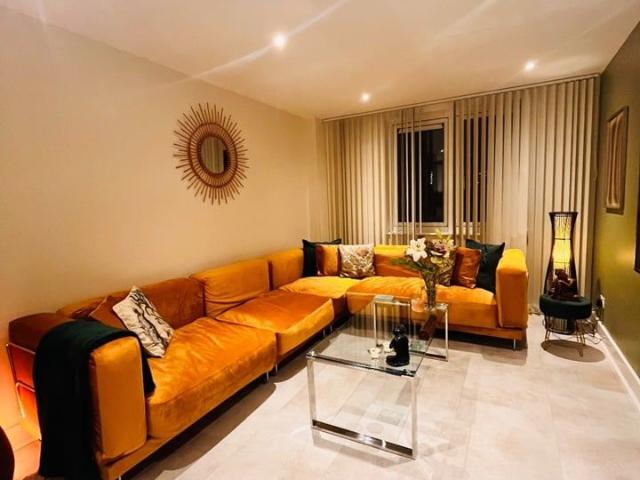 Room in a Shared Flat, Commercial Road, E1