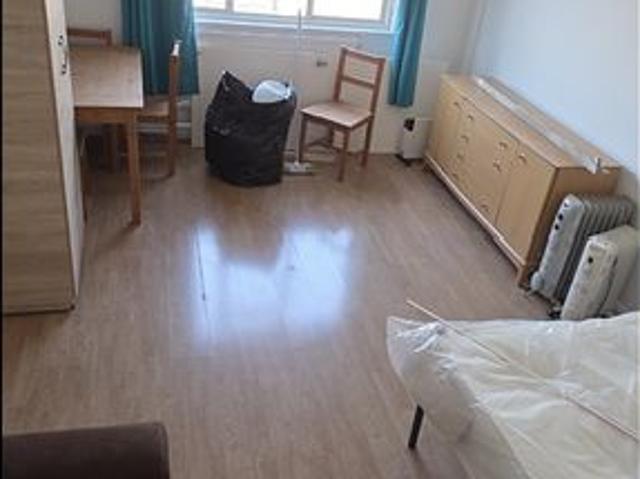 Room in a Shared Flat, Commercial Road, E1