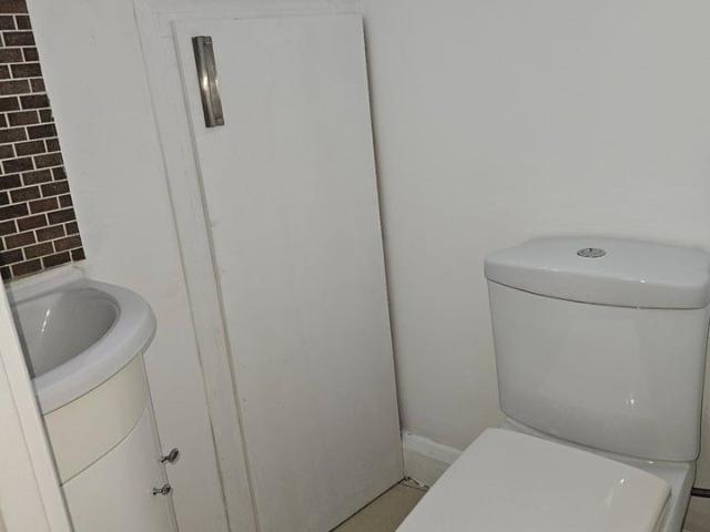 Room in a Shared Flat, Commercial Street, E1