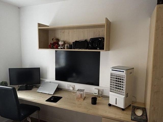 Room in a Shared Flat, Canalside, B19