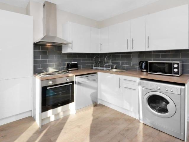 Room in a Shared Flat, Candy Street, E3