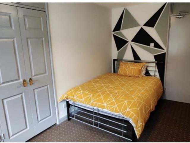 Room in a Shared Flat, Carlton Road, M16