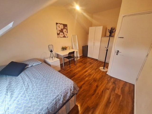 Room in a Shared Flat, Chalk Farm Road, NW1
